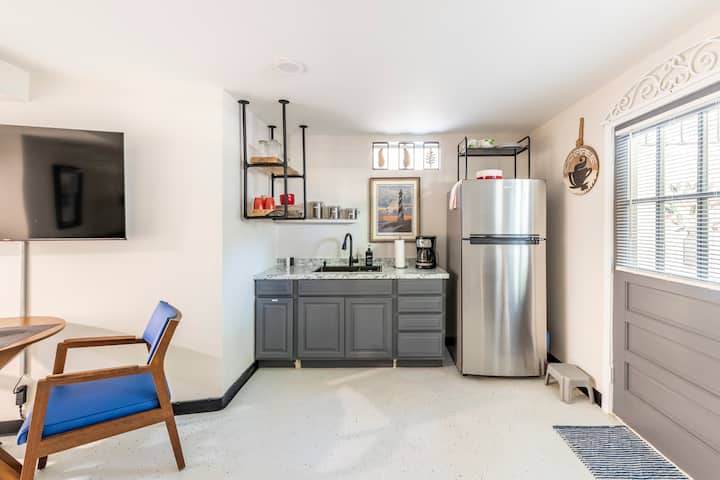 Cozy Studio Apt | 1 Miles From Casino - Danville, VA