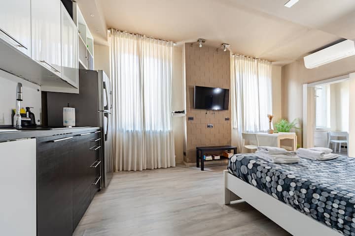 [Centro Modena]suite - Privacy/netflix/family/wifi - Módena