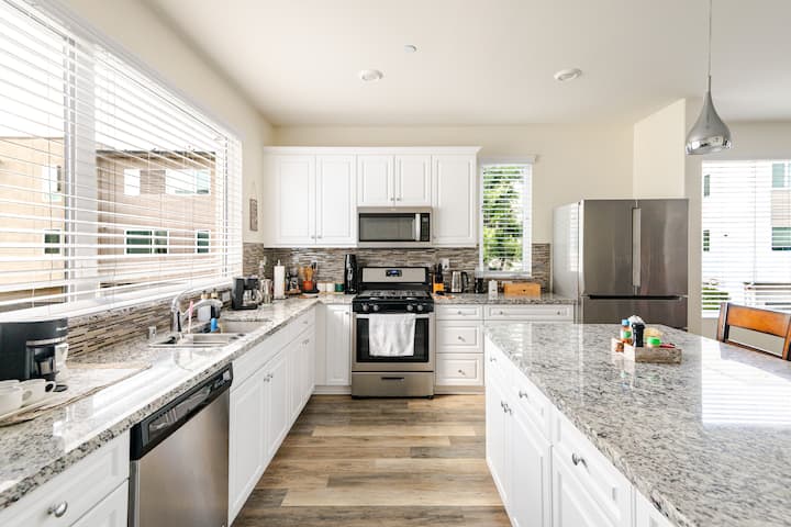 Modern Family Townhome • 5 Beds • 2-car Garage - Downey, CA