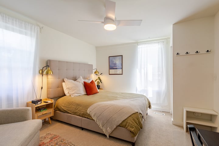 Clean And Simple Private Studio. - Denver, CO