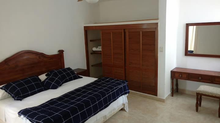 Cozy 2 Bedroom Steps From The Ocean - Cozumel