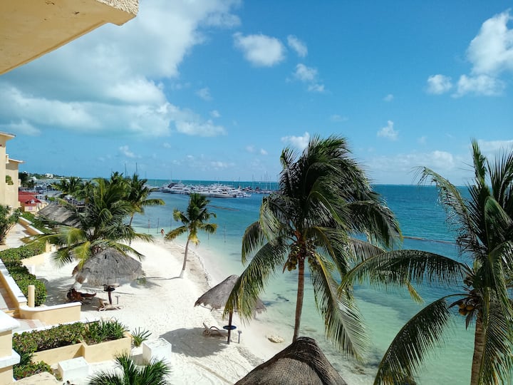 Ocean Front Condominium - Cancún