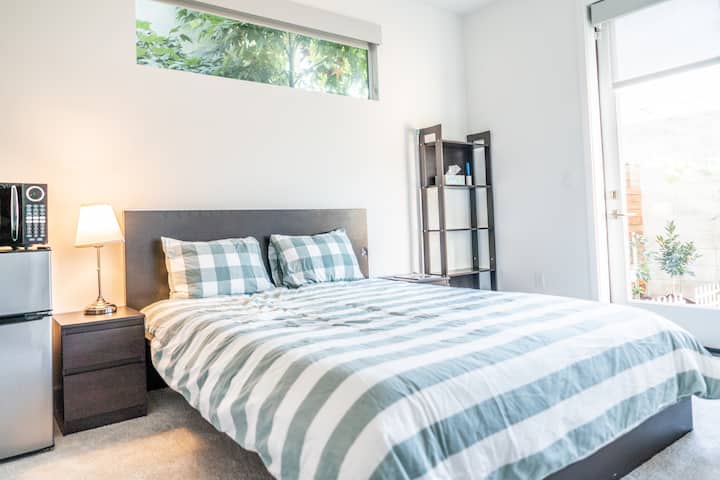 Modern + Private Guest Suite! 12 Mins To Sf!! - Alameda, CA