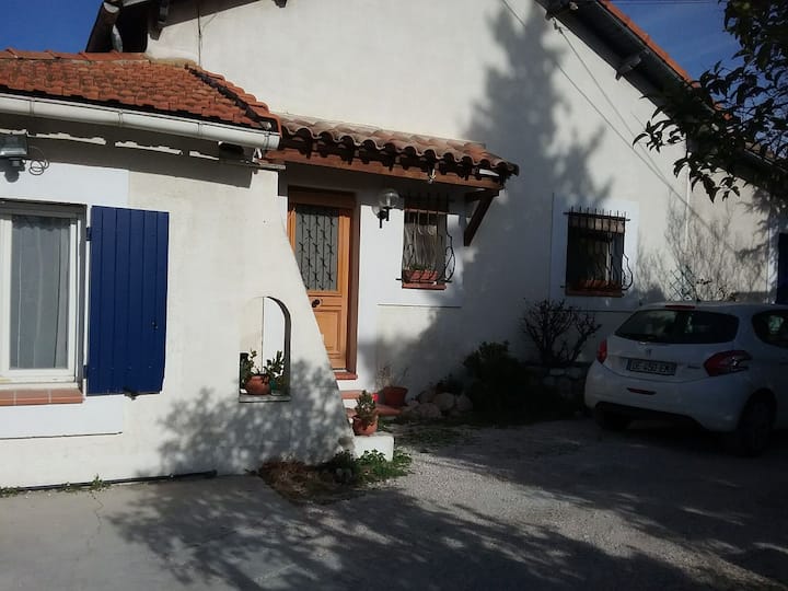Maison Individuelle Avec Piscine Et Jardin - Marseille