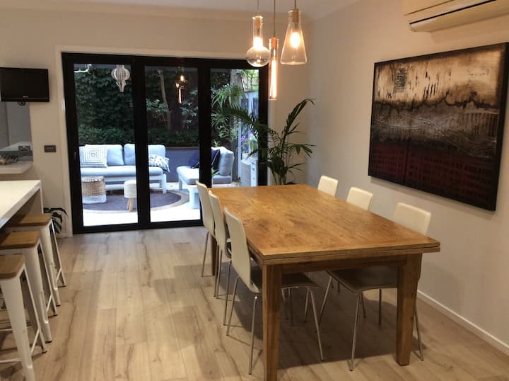 Charming Modern Town House Close To Beaches - Mornington