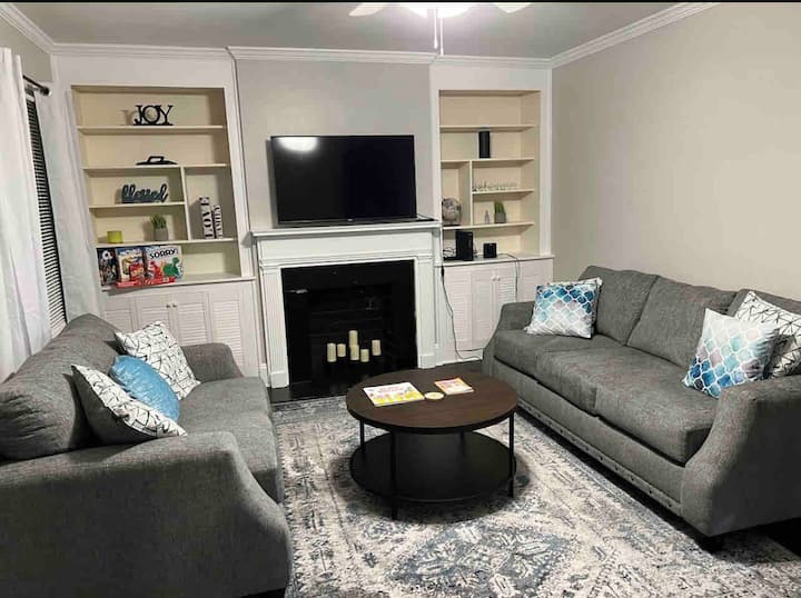 Private Master Bedroom In Danville Home - Danville, VA