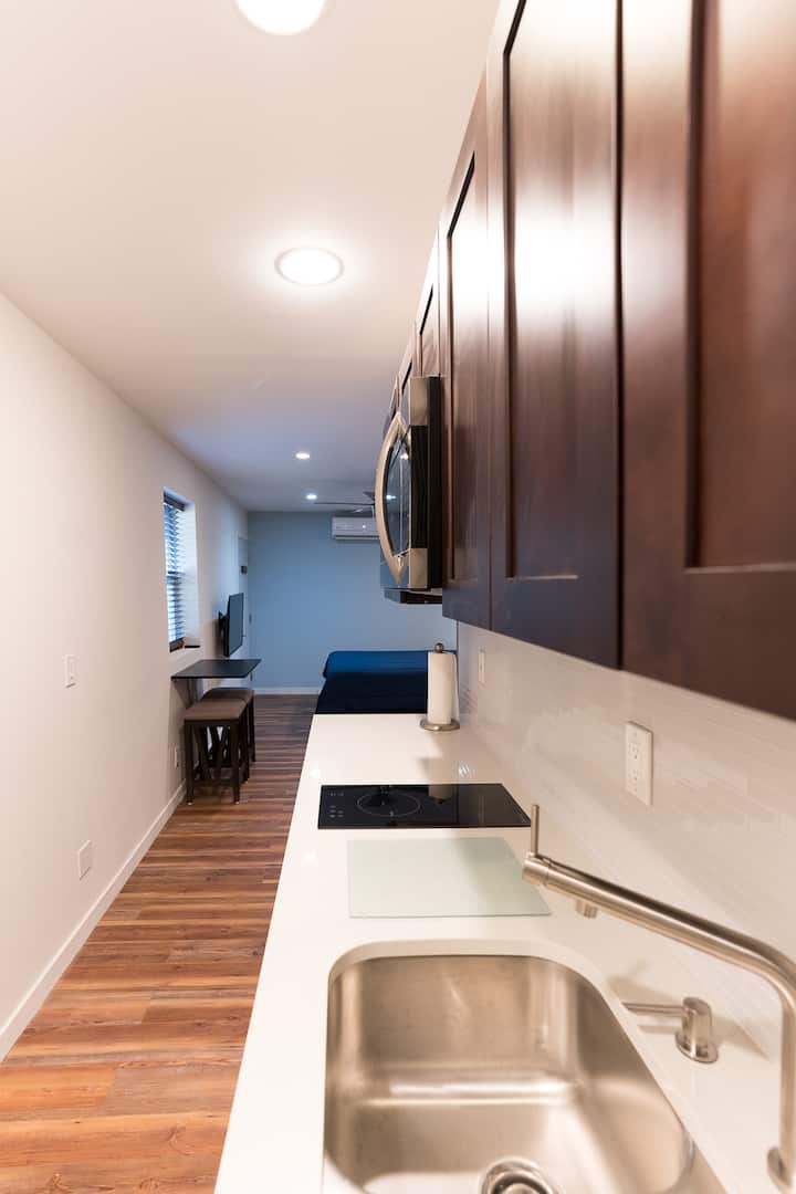 Luxury Studio 5 Min From Lambert Int'l Airport - Berkeley, MO