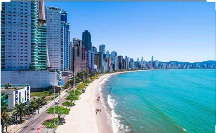 Perto Da Praia, Sacada Ampla E Churrasqueira - Balneário Camboriú