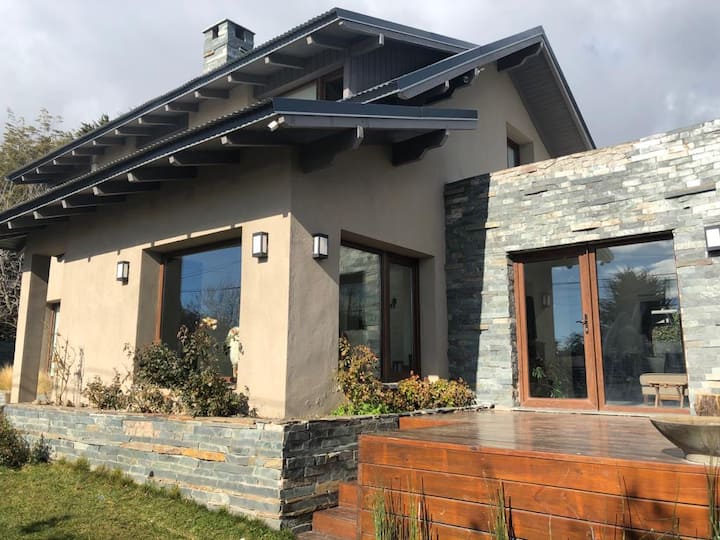 Casa Moderna A Una Cuadra Del Lago , Bariloche - Provincia de Neuquén