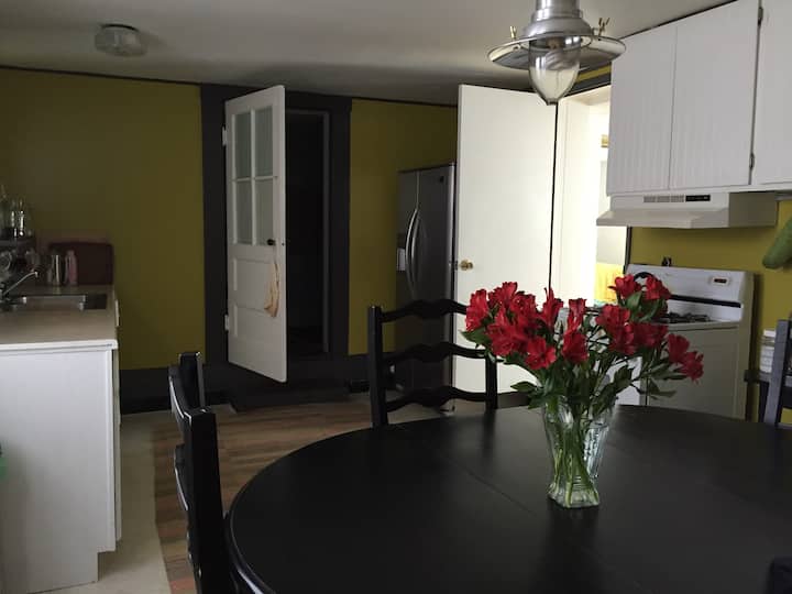 Spacious 1906 Victorian In-law Apartment - Alameda, CA