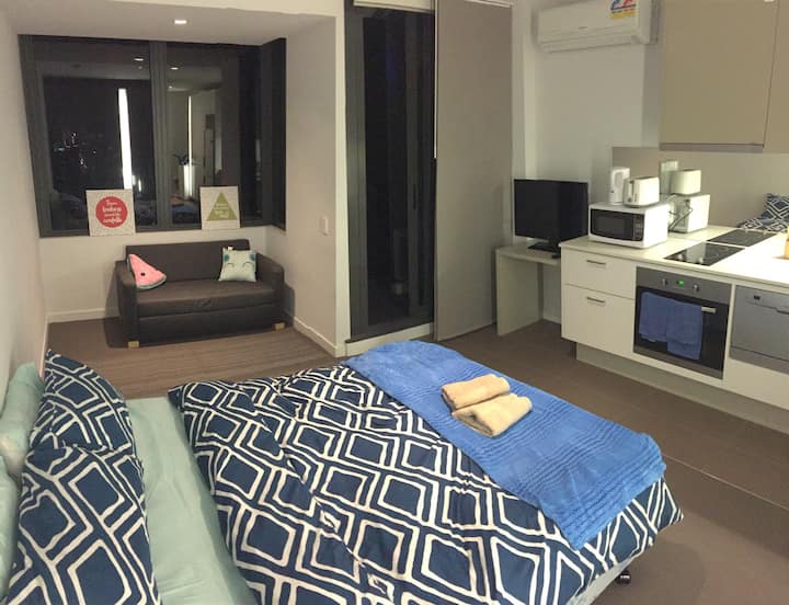 Convenient Studio >1min To Skybus+free Tram Zone - Kensington