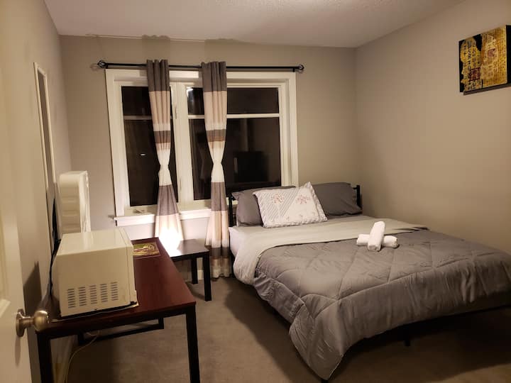 Cozy&elegantroom W/queenbed/desk/prking Inkanata#2 - Kanata