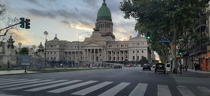 5 Pasajeros + Cochera Frente A Plaza Congreso - Buenos Aires