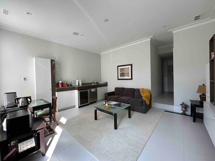 Cozy Walkout Suite In Midtown - Toronto