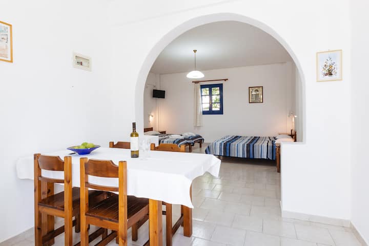 'Thalassitis' Coastal Apartment 2 - Santorin
