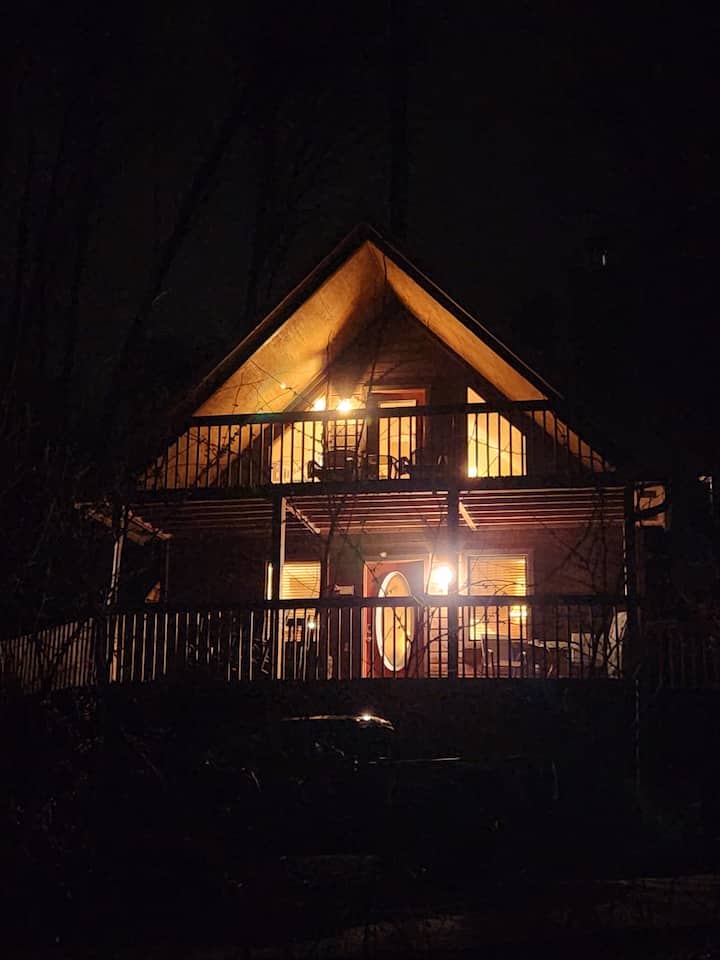 Big Bear By The Brook - Gatlinburg, TN