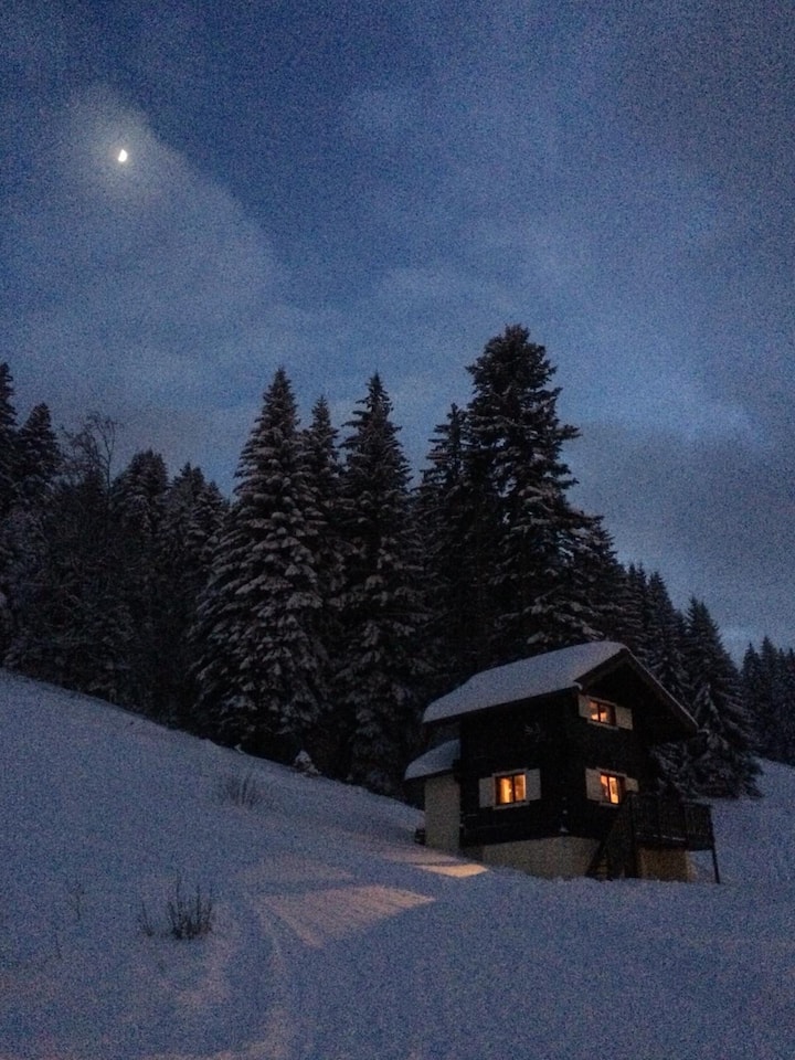 Unique 'Ski In - Ski Out' Self Catered Chalet - Haute-Savoie