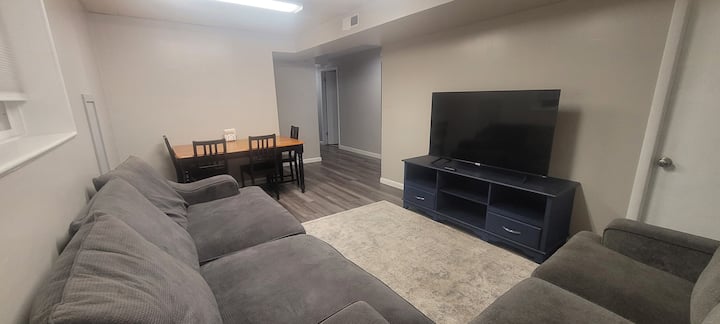Basement Apt, Laundry, Kitchen, & No Cleaning Fee - West Jordan