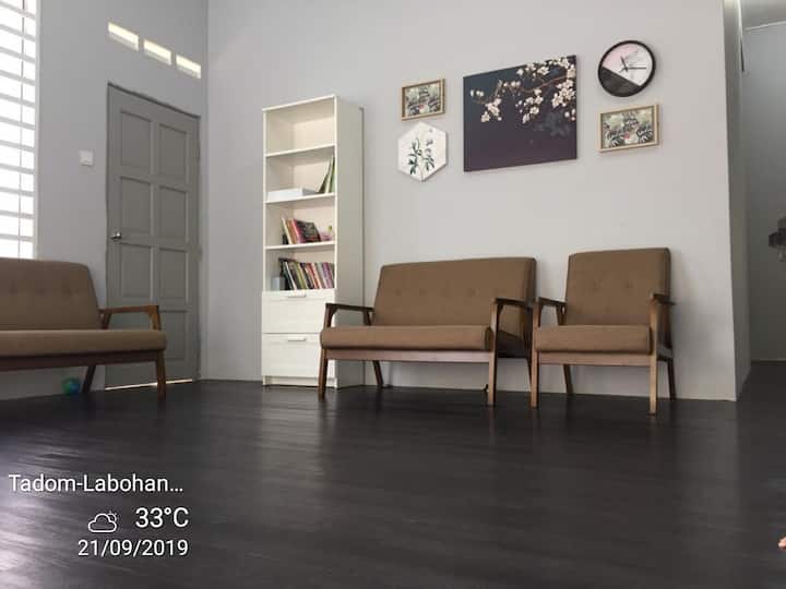 Klia Guesthouse (3 Bedroom 2 Bathroom)fullaircon - Banting