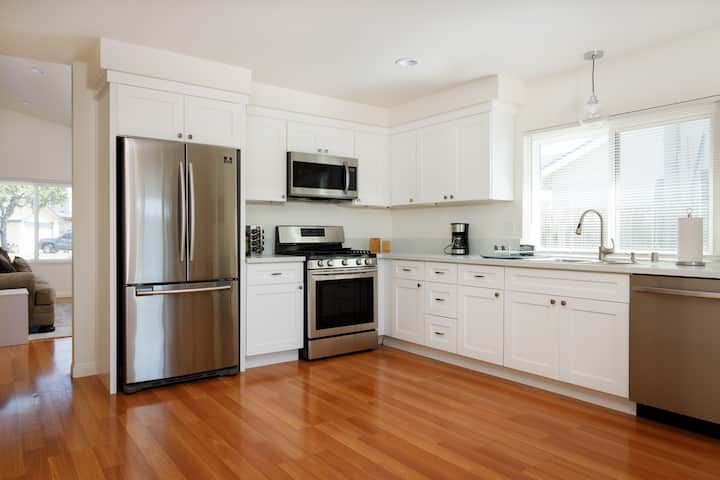 Entire Beautiful Home Next To South Coast Plaza - Santa Ana, CA