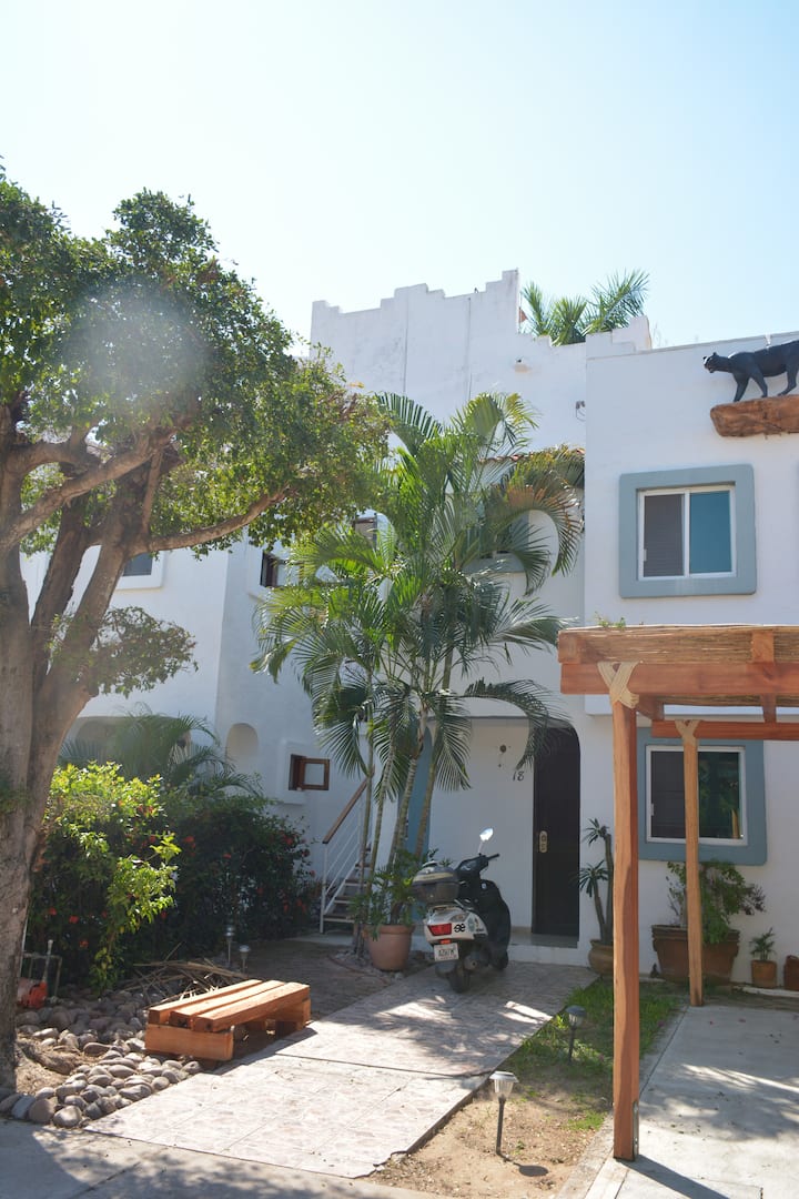 Puma's House, Small But Special Place To Stay - Mazatlán