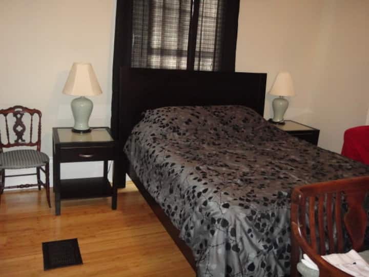 Private Room At Coolidge Corner, Near Subway - Brookline, MA