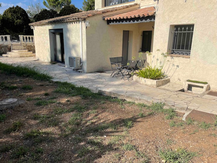 Appartement Jardin Dans Une Maison - Mougins