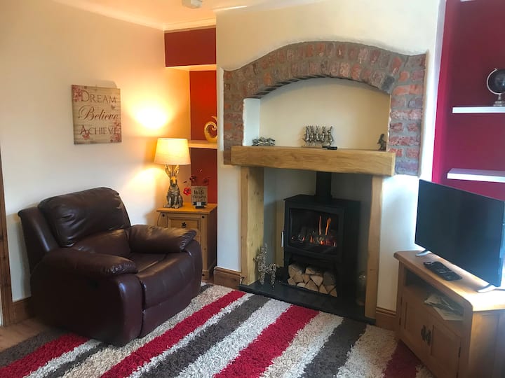 Sunnyside Cottage, In The Heart Of Buxton - Tideswell
