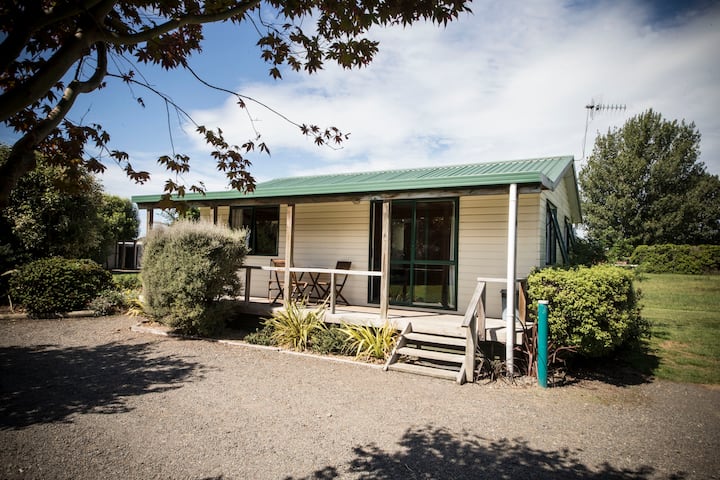 The Clive Hideaway - Two Bedroom Chalet - Clive