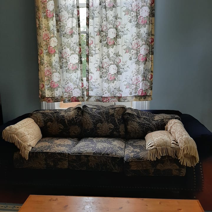 Historic Mansion In Glenmont! - 伯利恆