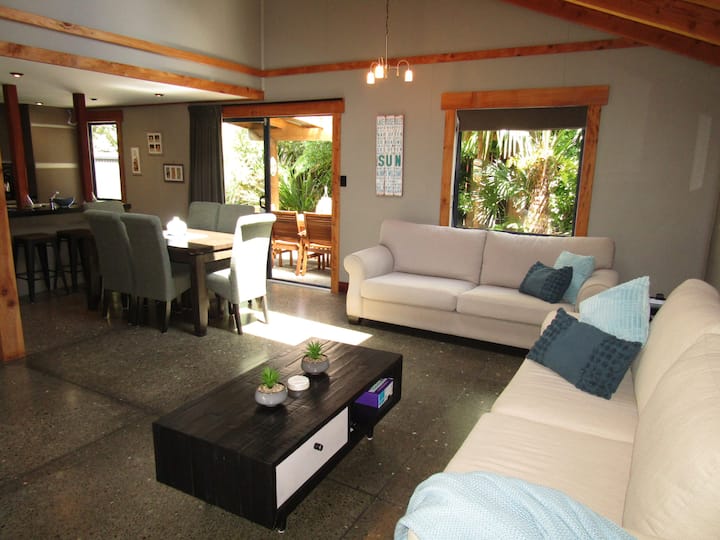 Maklly Holiday Home. Modern, Wifi, Sky, - Taupo