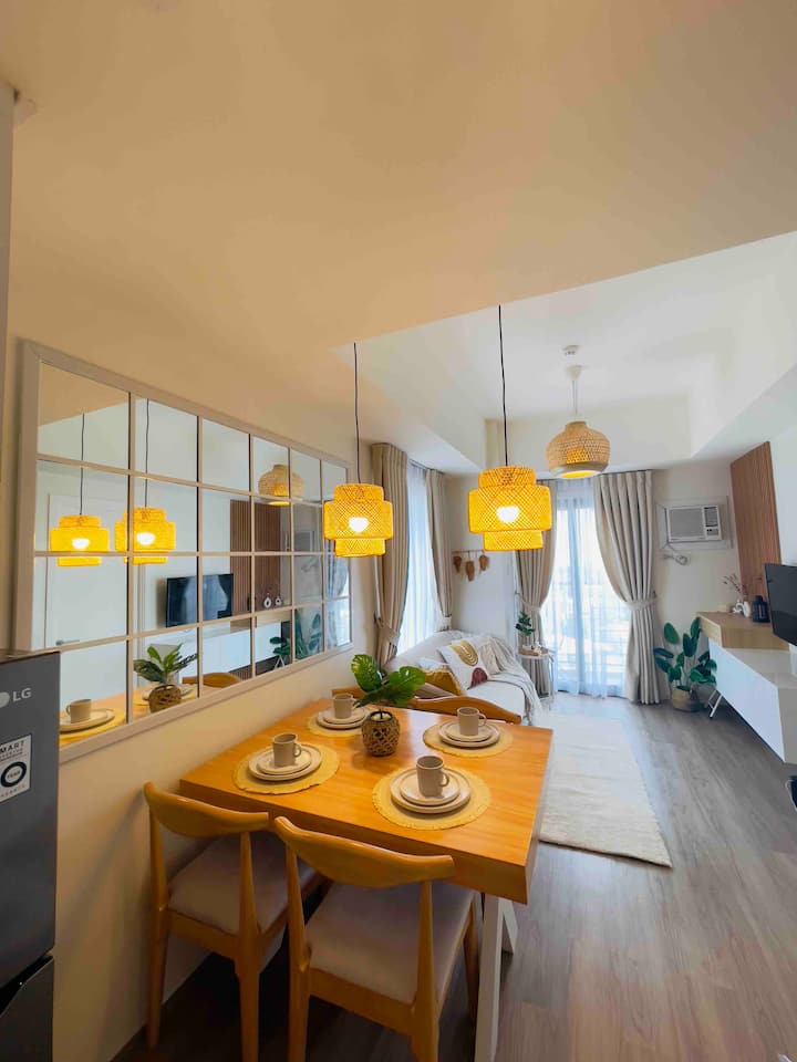 The Median-1 Bedroom With Balcony (5mins@ It Park) - Cebu