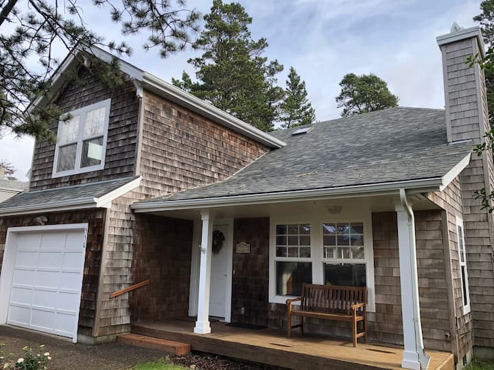 Shore Pines: Walk To Beach And Town! Dogs Welcome. - Manzanita, OR