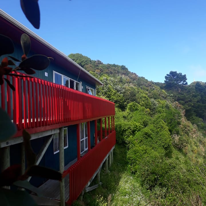 Dorm - Tui - Bed 1 - House Of Tawatawa - 