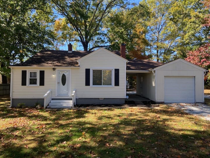 Serenity On Over An Acre Easy Access To 311/hpu - Greensboro, NC