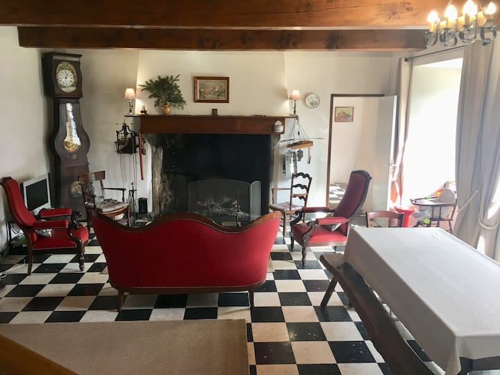 Maison Ancienne, Agréable, Reposante, Spacieuse Et Confortable, Pouchergues Proche Loudenvielle. 
8 Personnes - Loudenvielle
