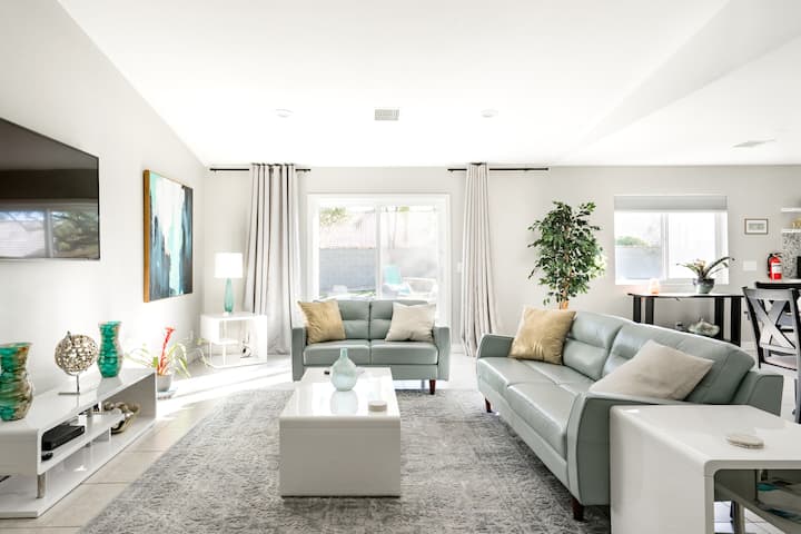 Renovated Pool Home | Wi-fi + W/d | 30-day Ok - Cathedral City, CA