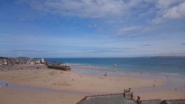 Lighthouse Lookout - St Ives