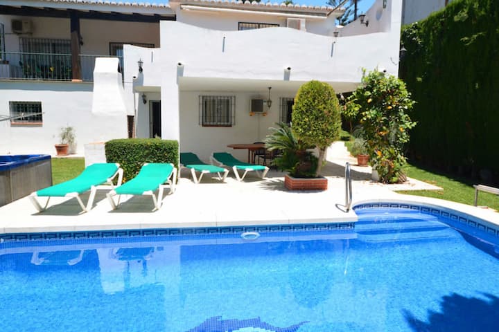 4-bed Villa · Private Pool & Hot Tub · Sleeps 12 · - Fuengirola