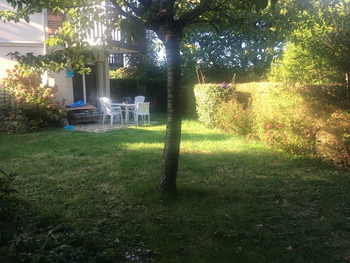 Jardin Privé Clos Pour Vos Loulous - Houlgate