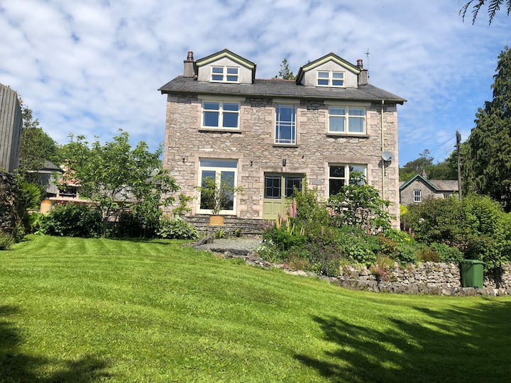 Charney Lodge - Sea Views  Near Lake Windermere - Grange-over-Sands