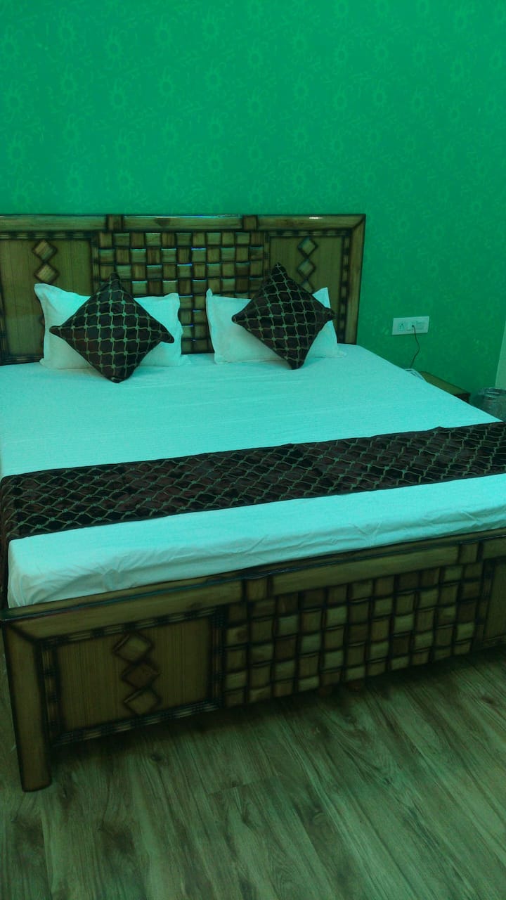 Oak Retreat Huts - Nature's Paradise - Shimla