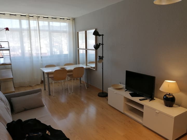 Apartamento Renovado Y Con Vistas A Barcelona (N) - Barcelona