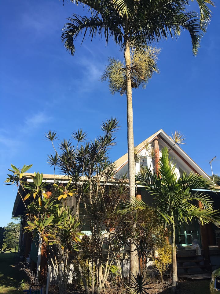 Tropical Home Near The Beach And Rainforest. - Innisfail