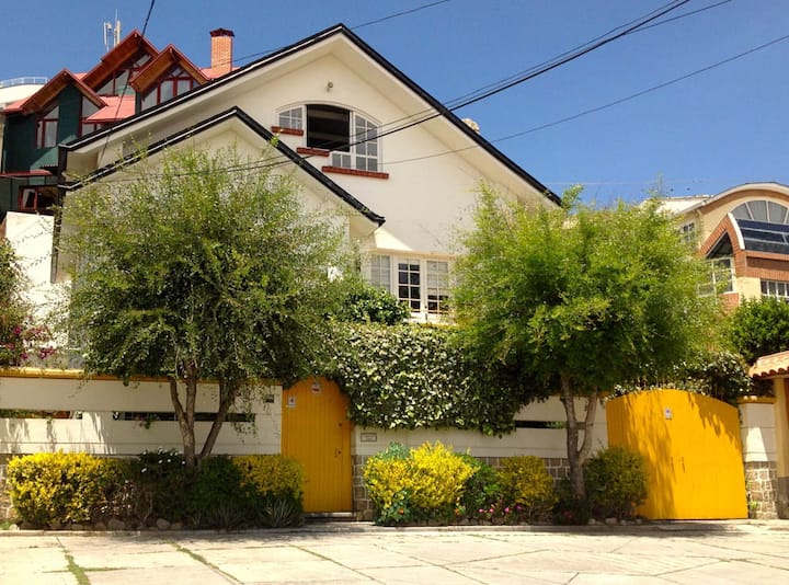 Beautiful Home In Bohemian Neighborhood, Sopocachi - La Paz