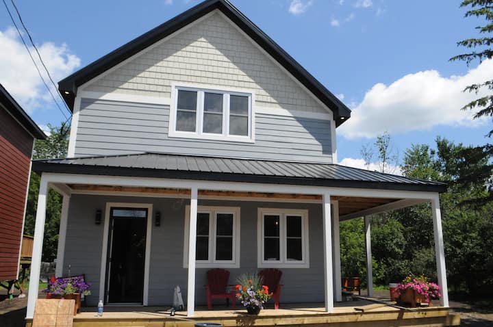 Joly Home In The Heart Of Chelsea - Gatineau