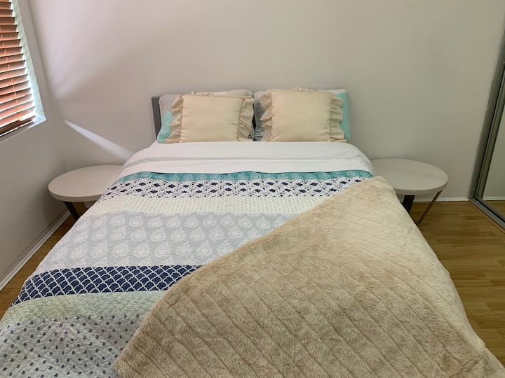 9 Min Wiley Park Station, E-lock, Netflix, Aircon. - Sydney