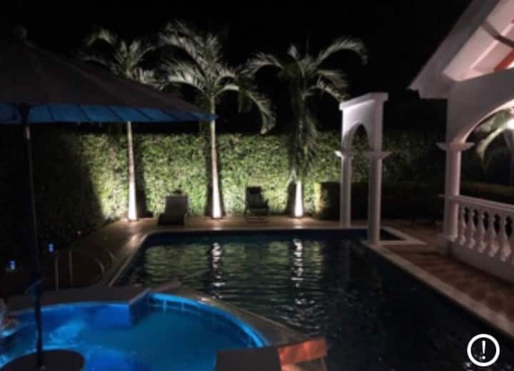 Una Nueva Experiencia En Excelente Casa Con Piscin - Melgar