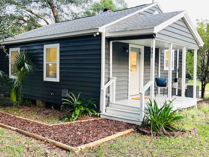 Near Historic Downtown Fernandina Beach Cottage - Amelia Island, FL