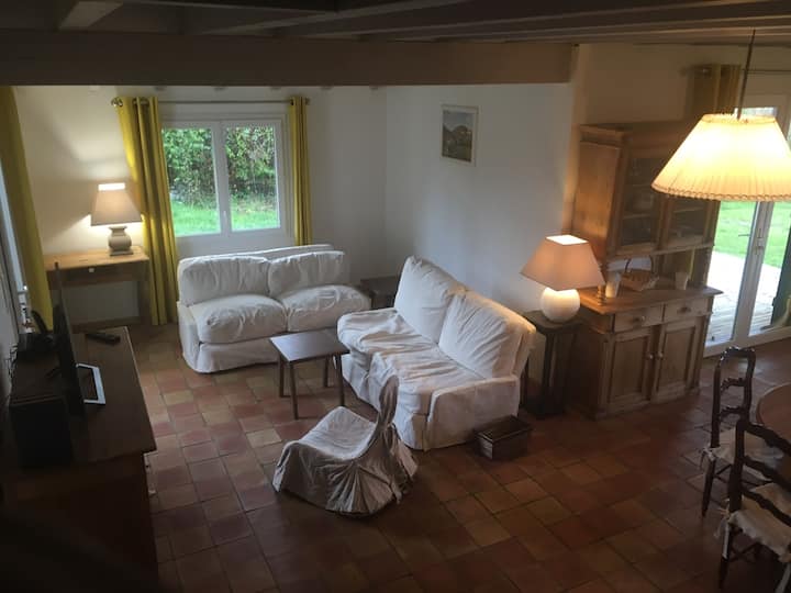 Grand Gite Basque Bois Récent Proche Village - Saint-Pée-sur-Nivelle